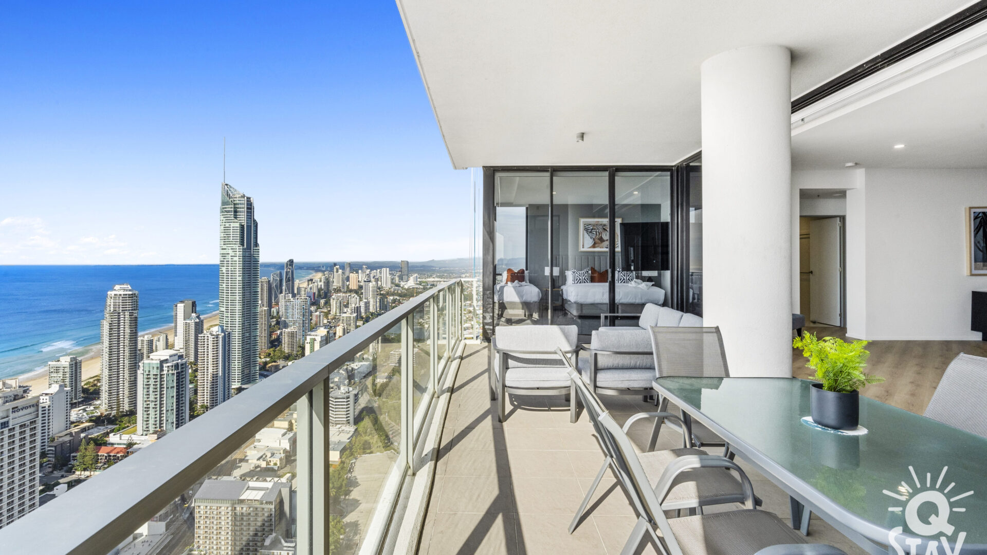 Circle on Cavill - Q Stay